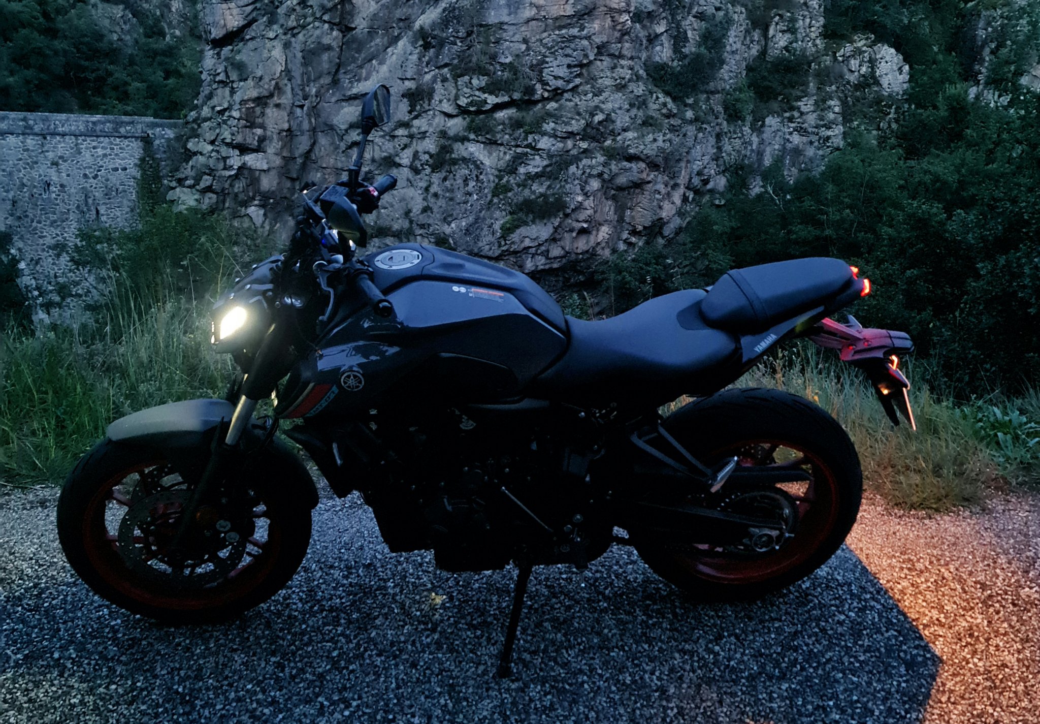 Yamaha MT 07 A2 - Location moto 42 69